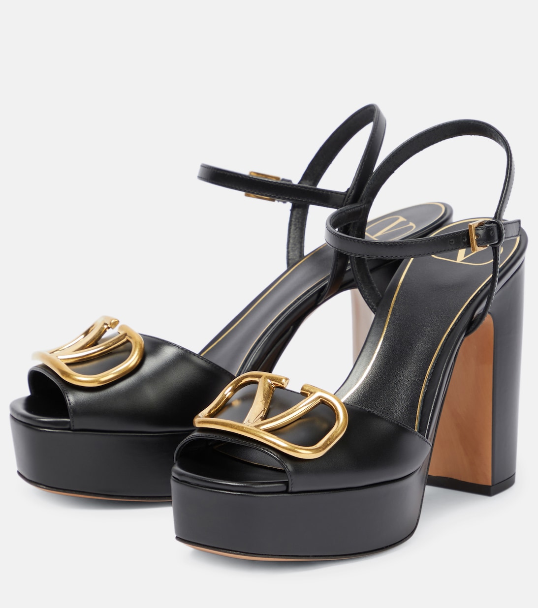V Logo Leather Platform Sandals in Black - Valentino Garavani | Mytheresa
