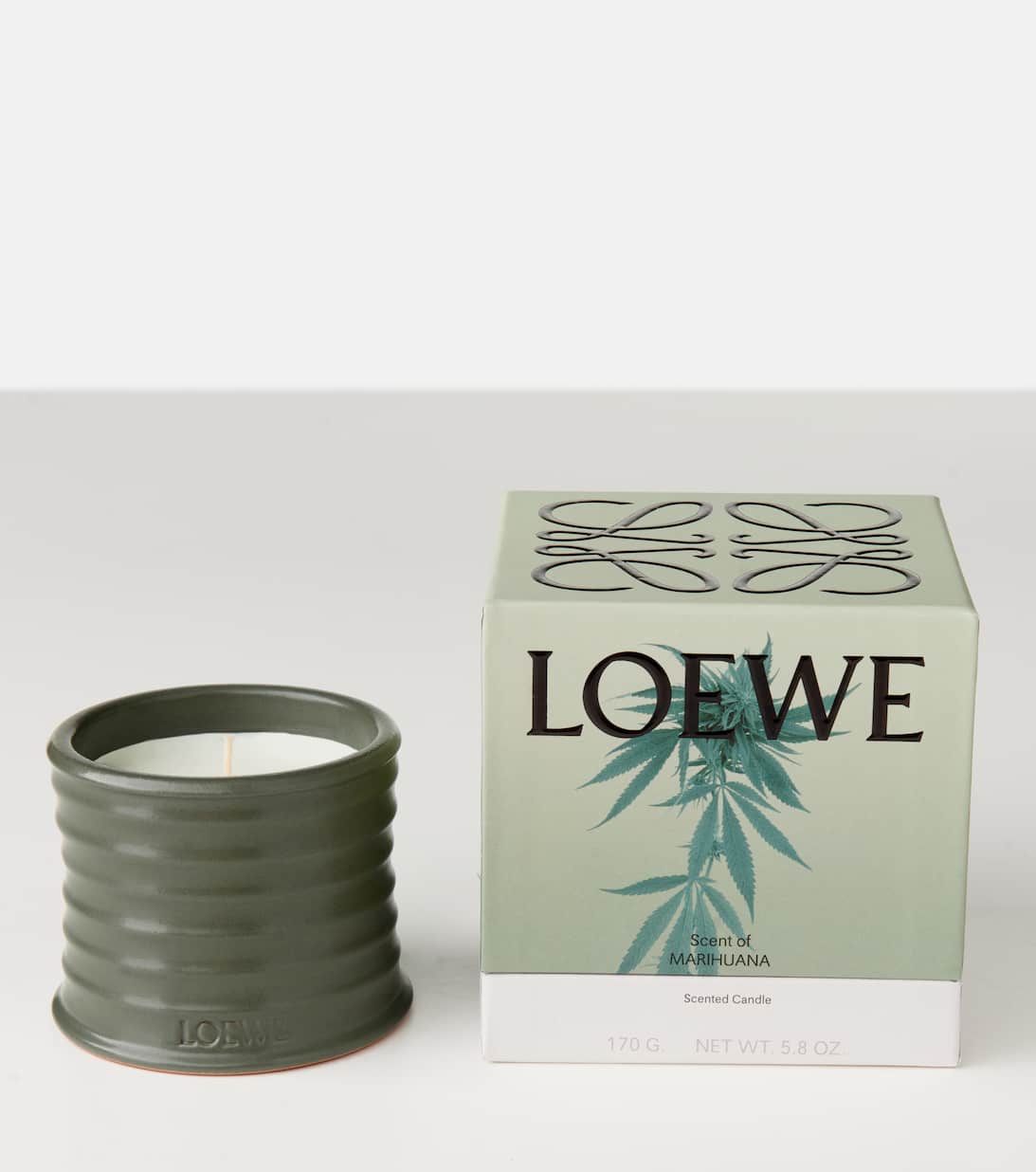 Marihuana Small Scented Candle in Green - Loewe Home Scents | Mytheresa