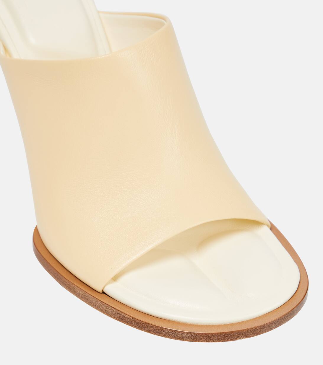 Les Mules Carres Ronds Leather Mules in White - Jacquemus | Mytheresa