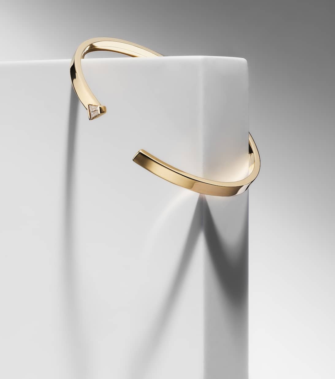 Medium 18 Kt Gold Bangle With Diamonds in Gold - Bucherer Fine Jewellery | Mytheresa