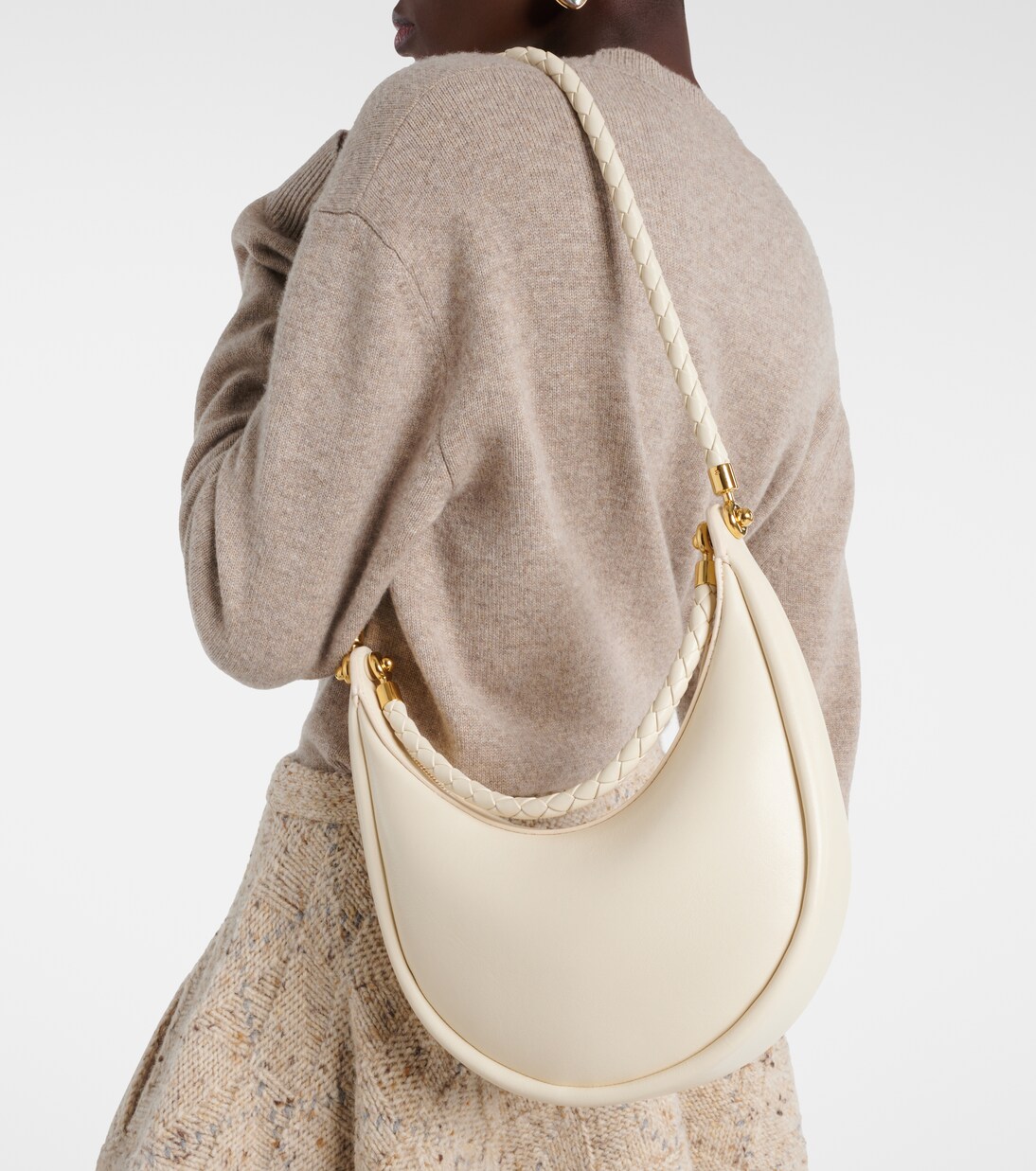 Hula Hoop leather shoulder bag in beige - Bottega Veneta | Mytheresa
