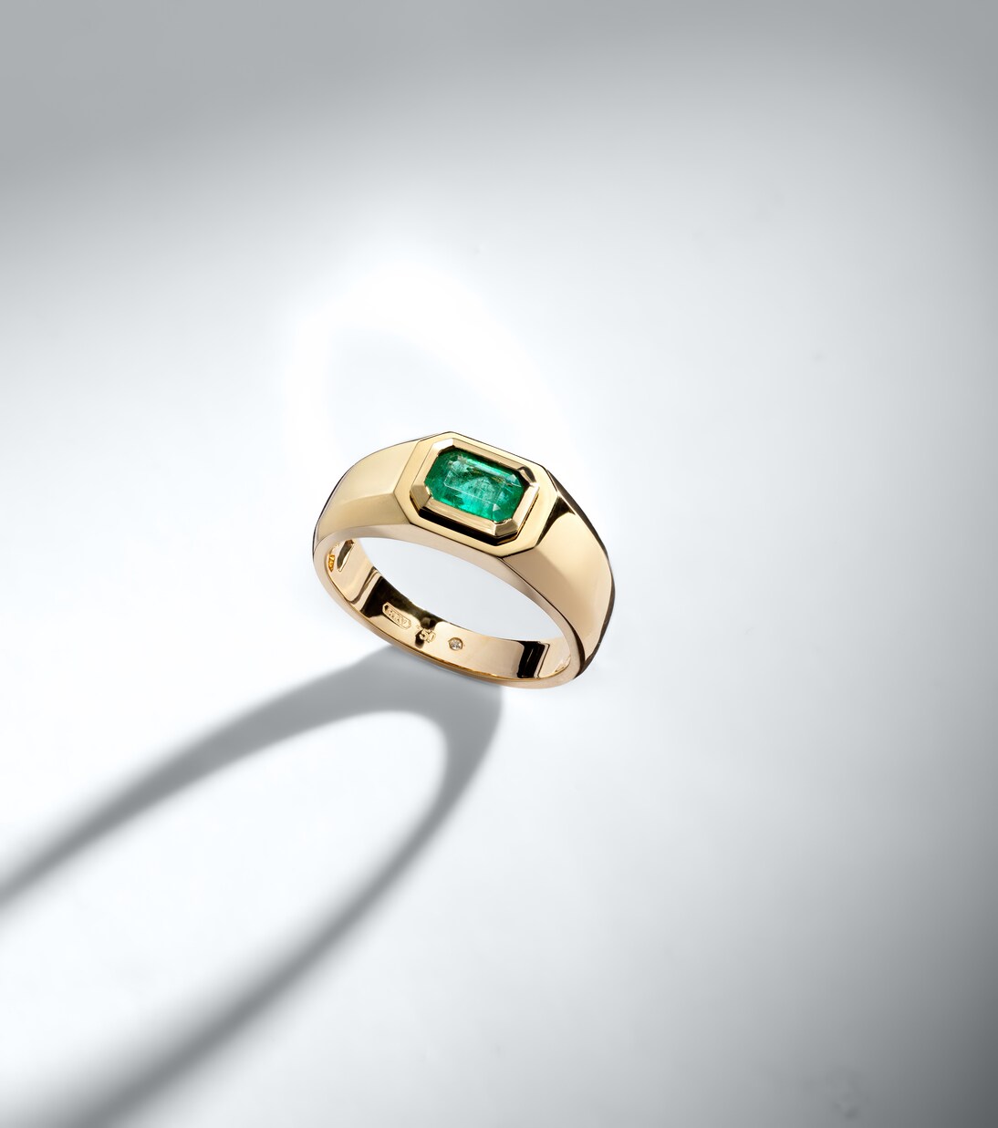 Champion 18kt gold ring with emerald in gold - Shay Jewelry | Mytheresa