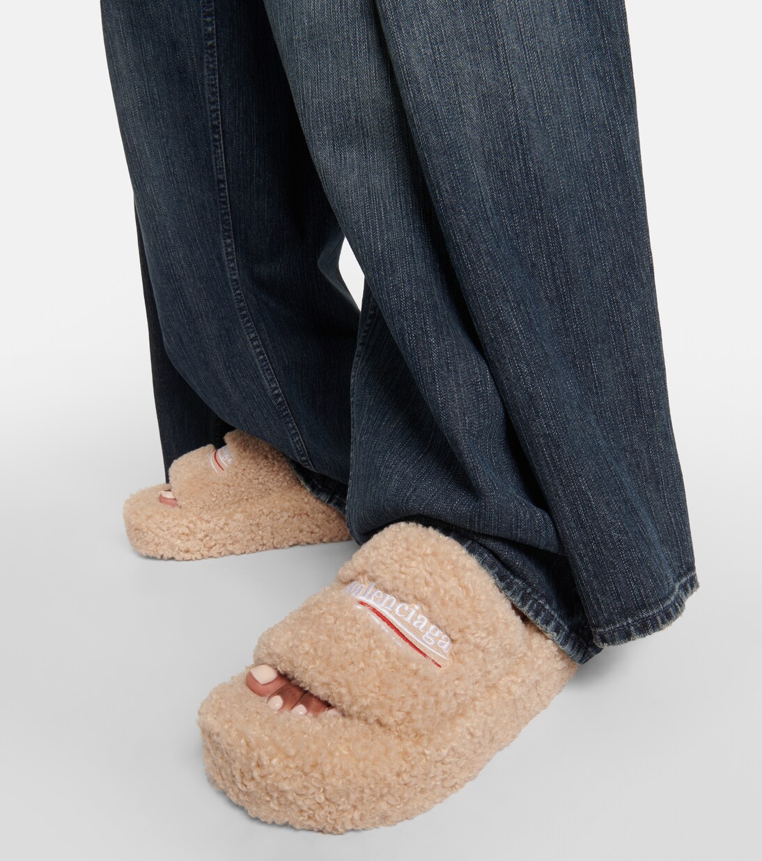 Logo faux shearling slides in beige - Balenciaga | Mytheresa