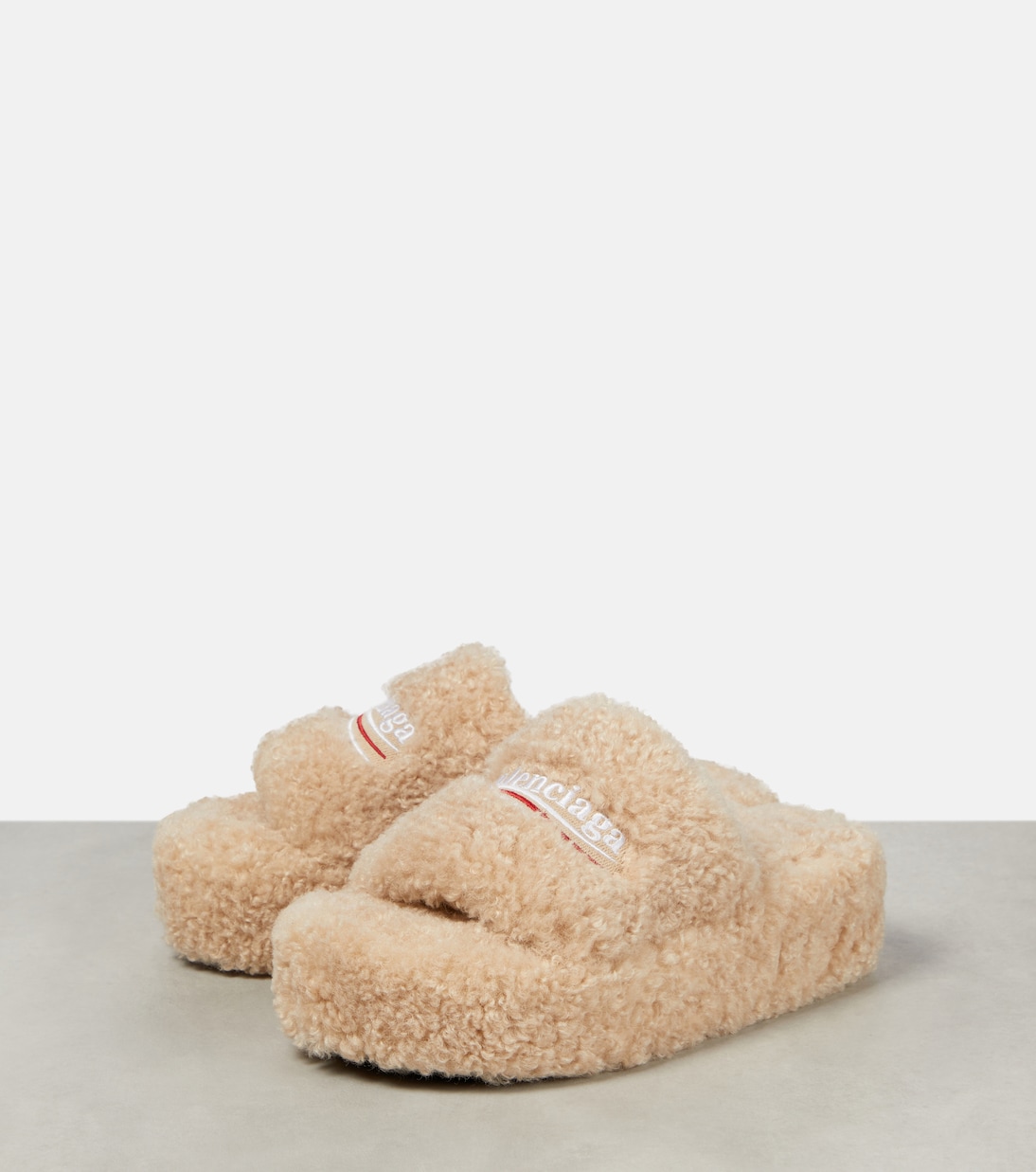 Logo faux shearling slides in beige - Balenciaga | Mytheresa