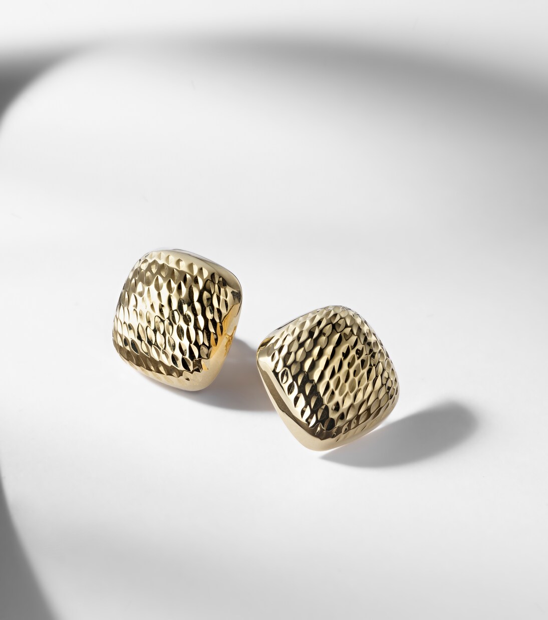 Bond 14kt gold oversized earrings in gold - Stone And Strand | Mytheresa