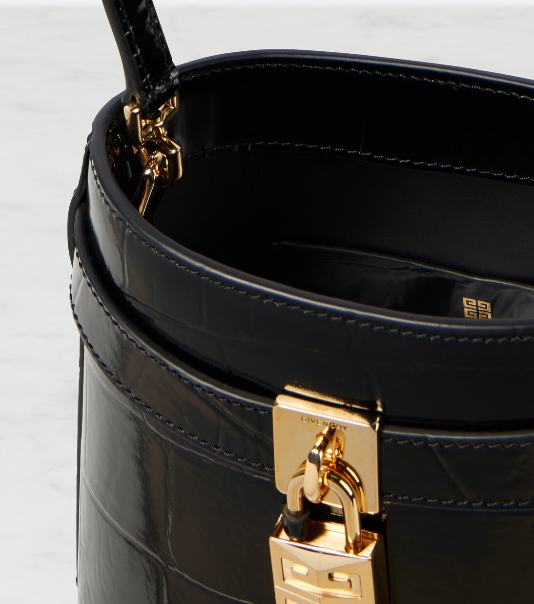 Shark Lock Medium leather bucket bag in black - Givenchy | Mytheresa