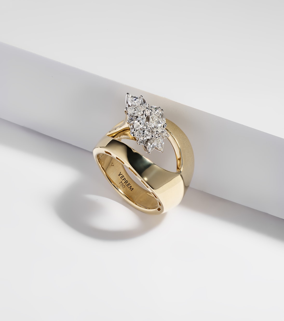 Golden Strada 18kt gold ring with diamonds in gold - Yeprem | Mytheresa