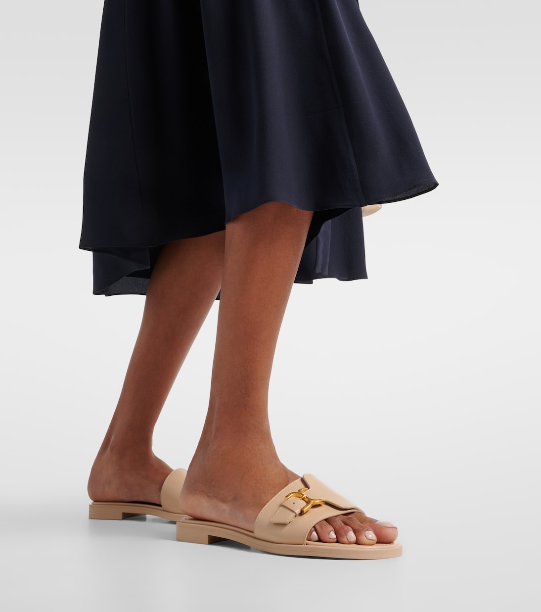 Marcie leather slides in neutrals - Chloe | Mytheresa