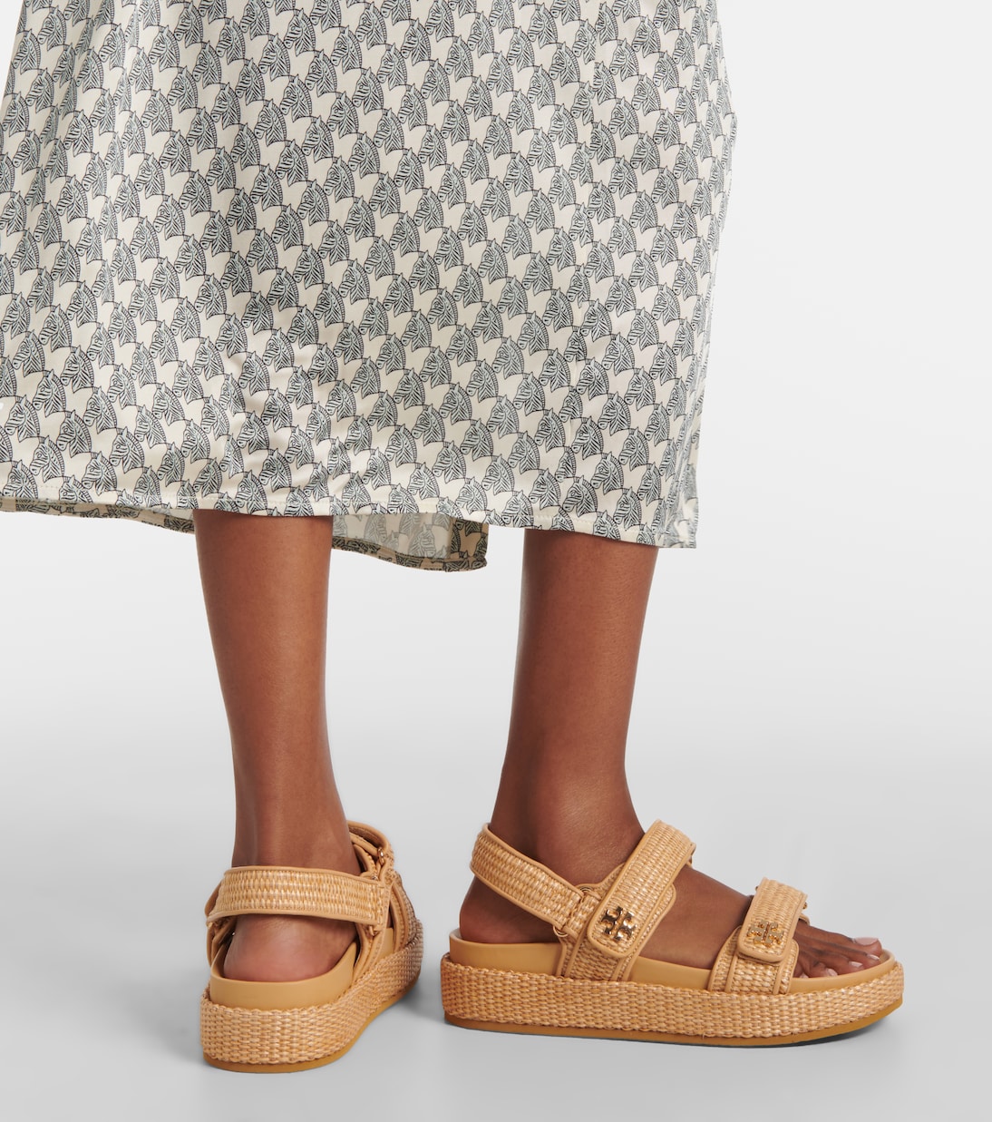 Kira raffia sandals in beige - Tory Burch | Mytheresa