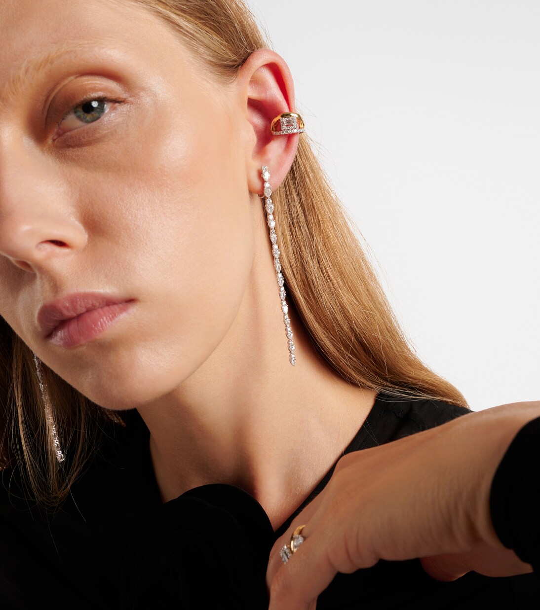 Whisper Ear 18kt gold single ear cuff with diamonds in gold - Yeprem | Mytheresa