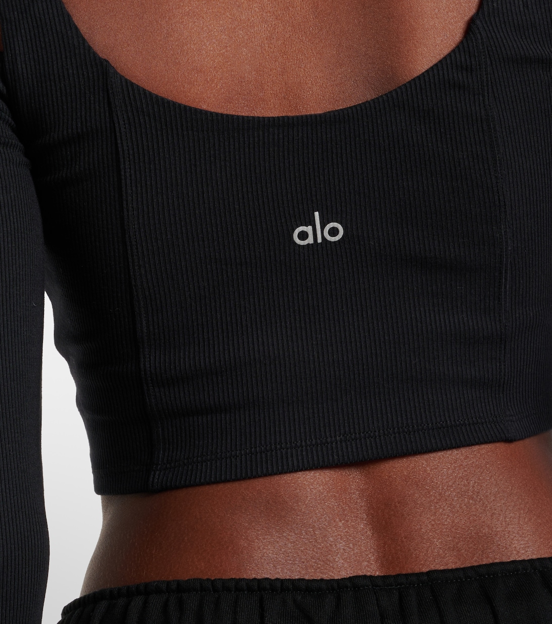 Cutout crop top in black - Alo Yoga | Mytheresa