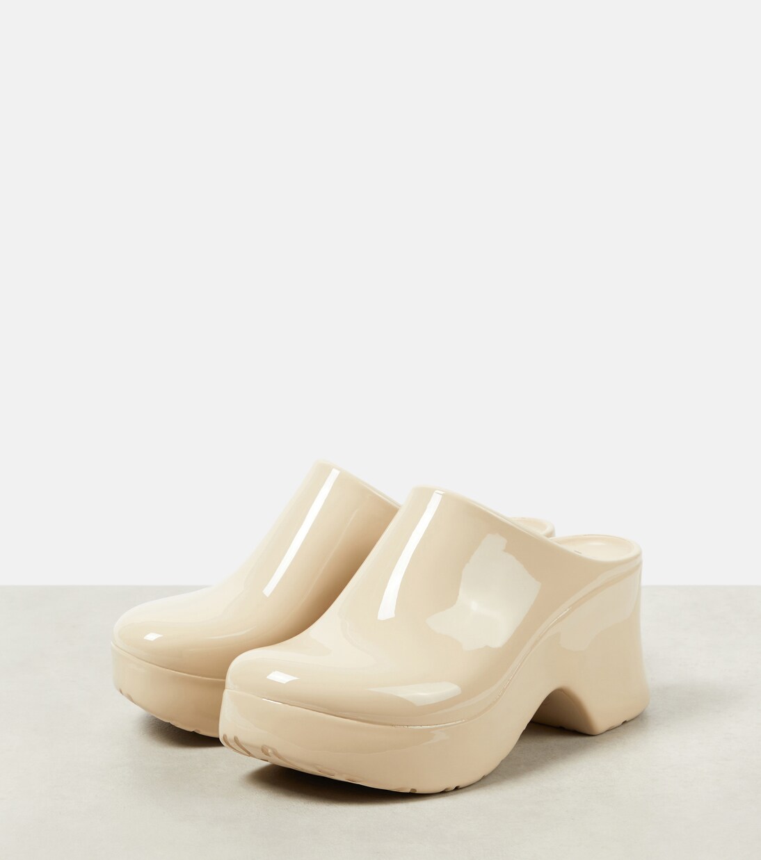 Paula's Ibiza Foam platform clogs in beige - Loewe | Mytheresa
