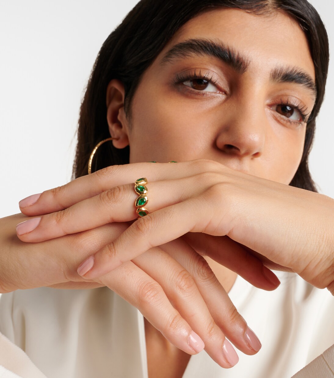 Nesting Gem 18kt gold eternity ring with emeralds in gold - Octavia ...