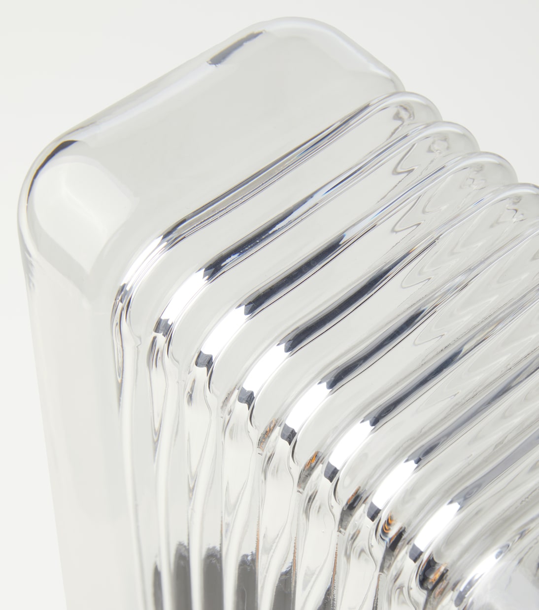 Lari Mini portable lamp by Angelo Mangiarotti in white - Karakter ...