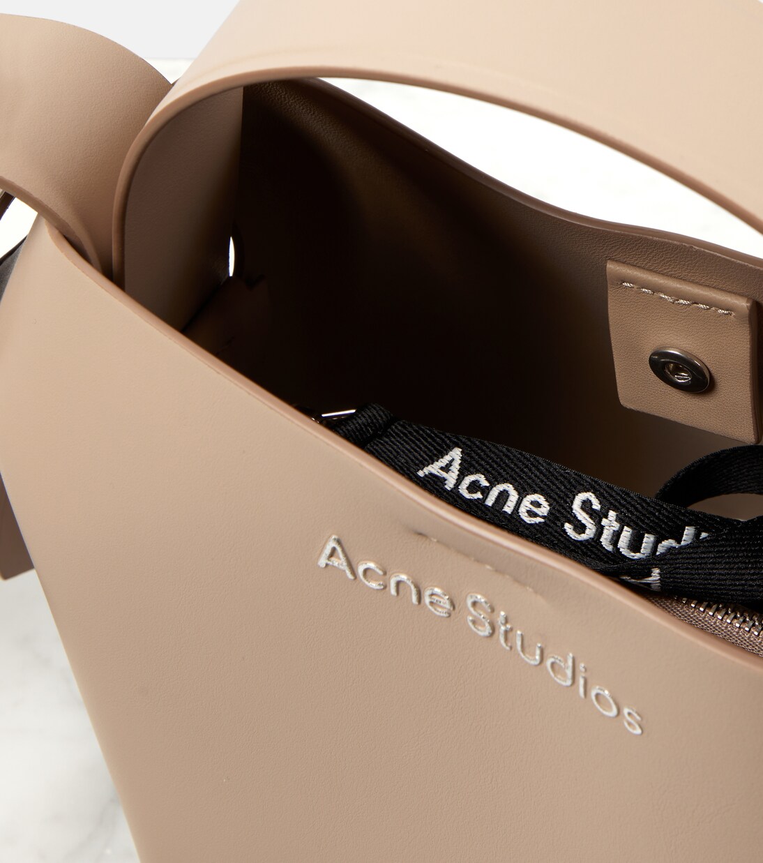 Musubi Mini leather shoulder bag in beige - Acne Studios | Mytheresa