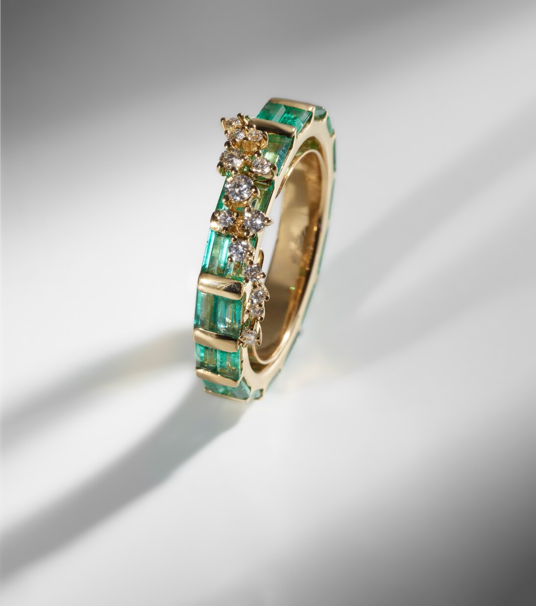 Scatter 18kt gold ring with emeralds and diamonds in gold - Ananya ...