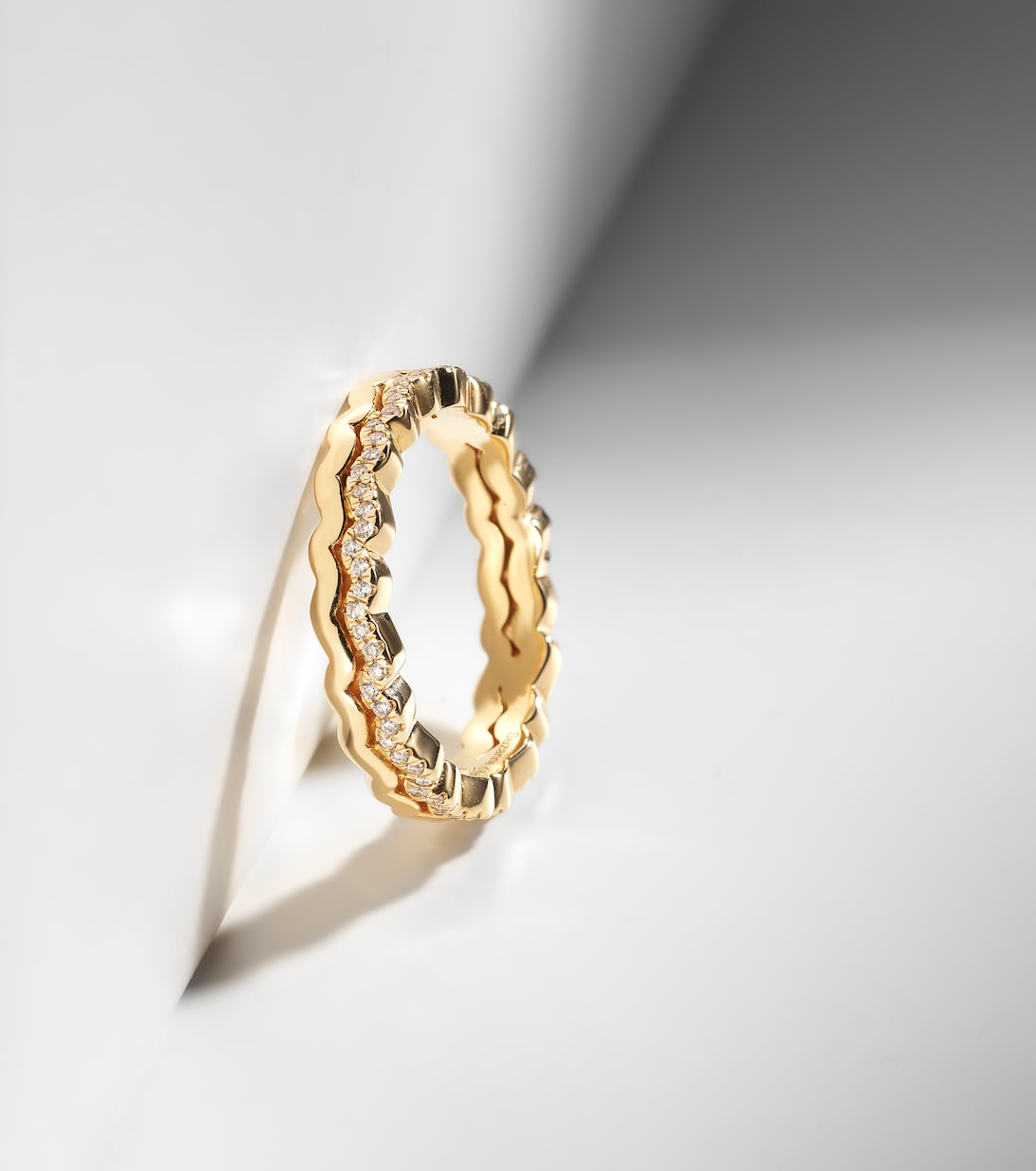 Mini Wave 18kt gold ring with diamonds in gold - Suzanne Kalan | Mytheresa