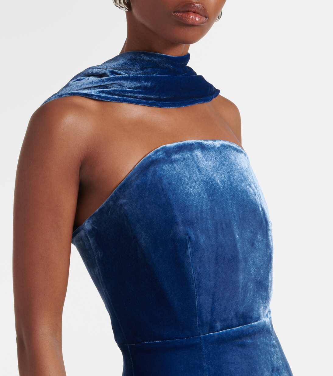 Velvet gown in blue - Roland Mouret | Mytheresa