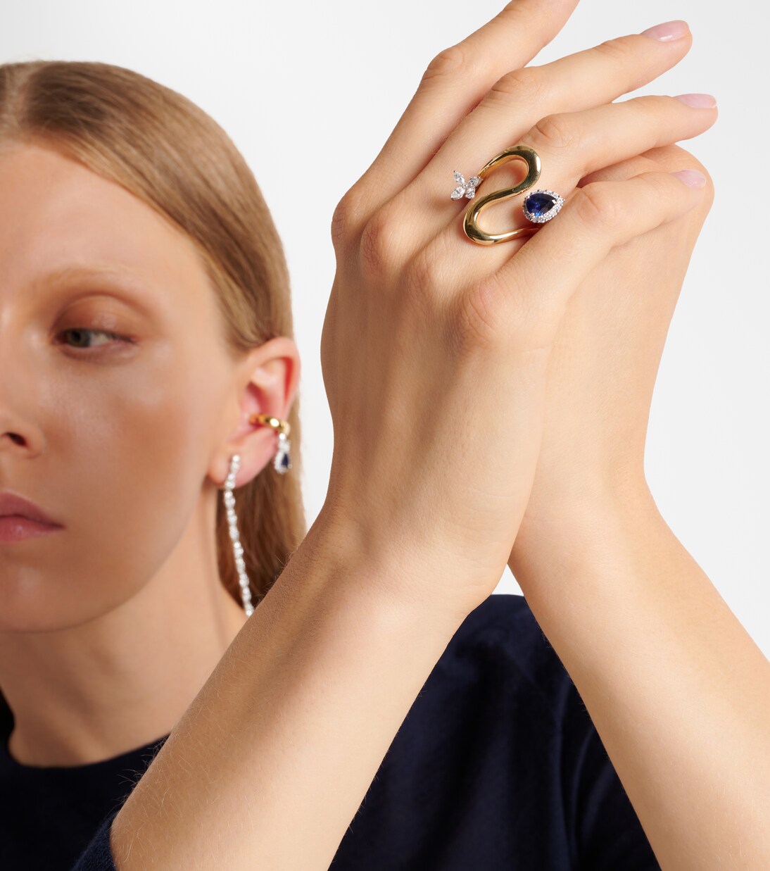 Reign Supreme 18kt gold ring with diamonds and sapphires in gold ...